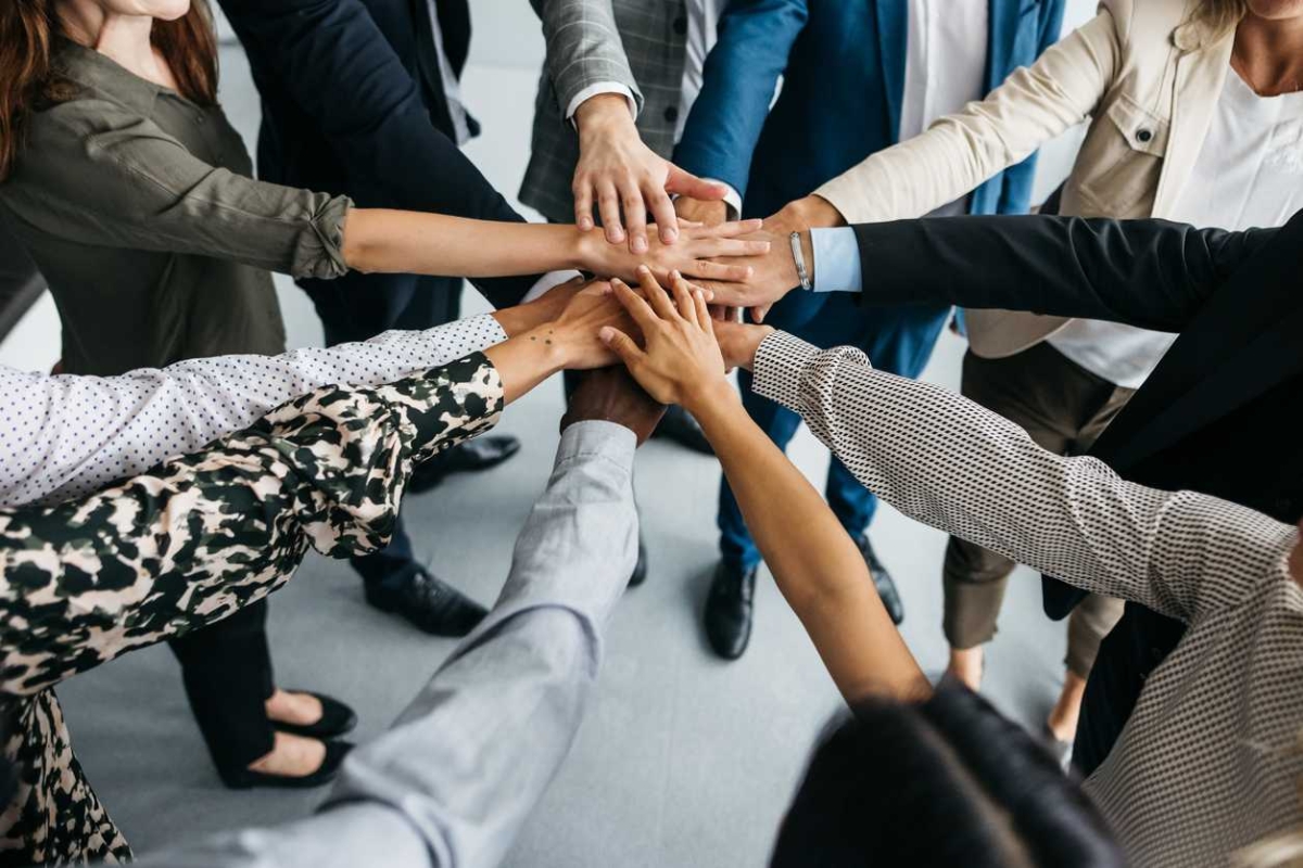 How to Build a Positive Team Culture Using Team Activities | CMOE